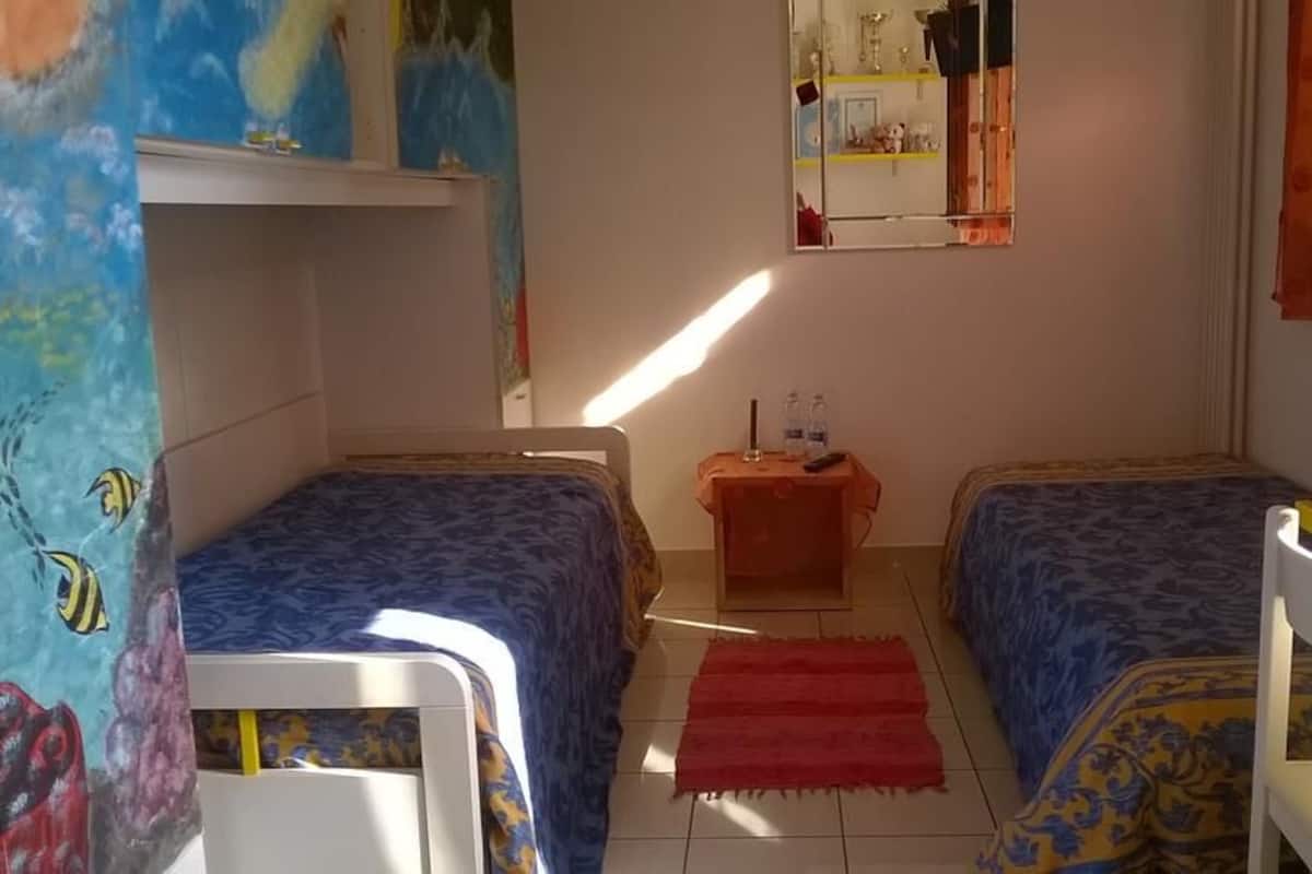 Quarto Twin | Wi-fi grátis, roupa de cama fornecida 