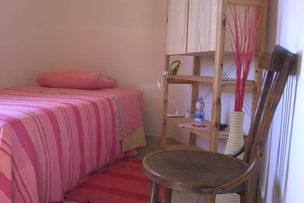 Quarto Individual | Wi-fi grátis, roupa de cama fornecida 
