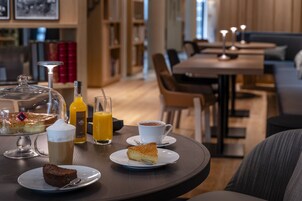 Café da manhã com buffet todos os dias mediante uma taxa