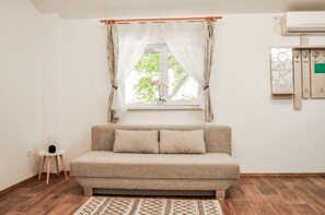 Apartament 15 | Individualmente decorados, individualmente mobiliados, escrivaninha