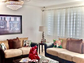 Camas de colchão Select Comfort, minibar, cofre no quarto 