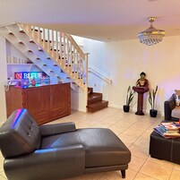 Camas de colchão Select Comfort, minibar, cofre no quarto 