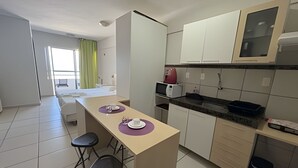 Apartamento | Cozinha privada | Forno com torradeira, freezer
