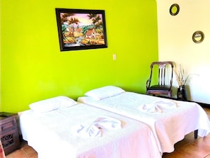Quarto Standard | Secretária, camas desdobráveis, Wi-fi grátis, roupa de cama fornecida 