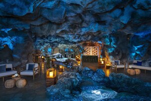 Salas para tratamentos a dois, sauna seca, banheira de hidromassagem