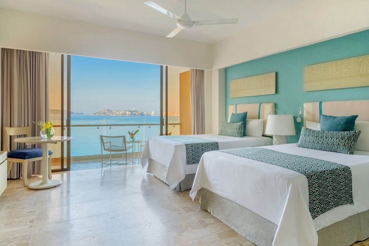 Quarto Deluxe, 2 camas de casal, vista para o oceano | Minibar, cofre com capacidade para portátil