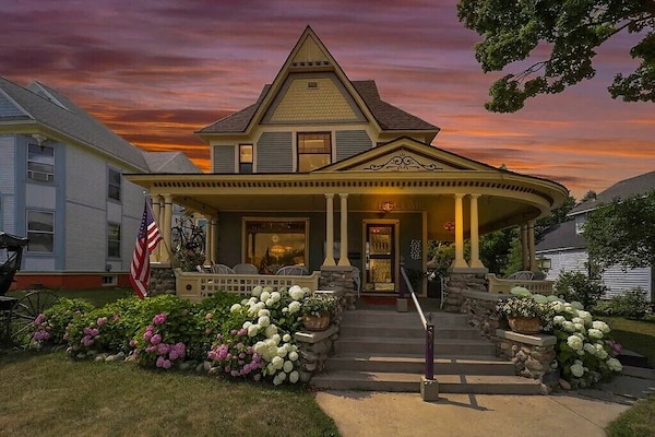 Secrets On Main Bed & Breakfast - Michigan