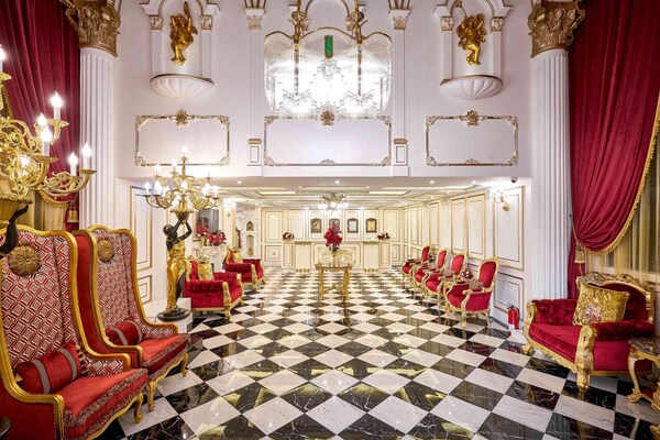 Sun Moon Lake Queen Castle Hotel - Yuchi Township