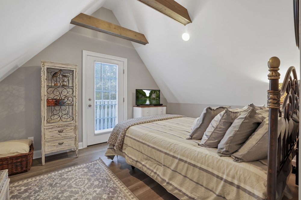 Buckeye Lake Waterfront Vacation Home B | Crane Cove Resort - Buckeye Lake, OH