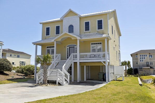 Oceanfront, private pool,hot tub,elevator located in the Dolphin Ridge ...
