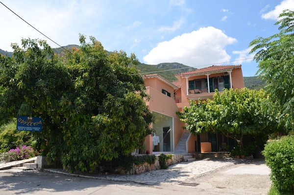 Odysseia Apartments - Лефкас