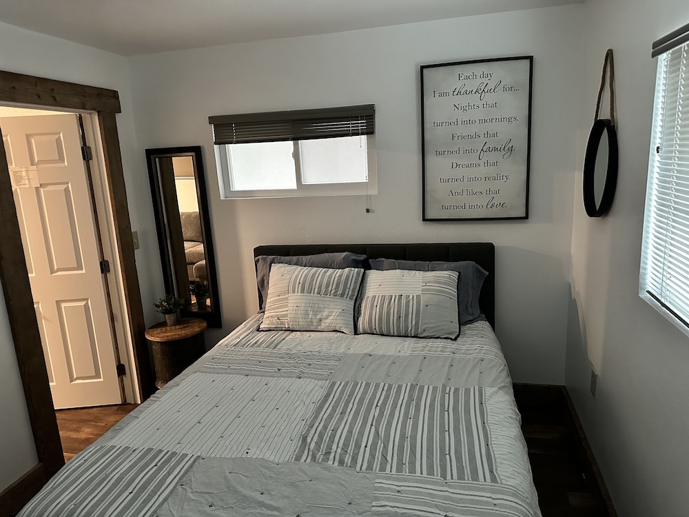 Comfortable1 Bedroom 1 Bath Upstairs Apartment Private Parking. Gated Property - Guadalupe, CA