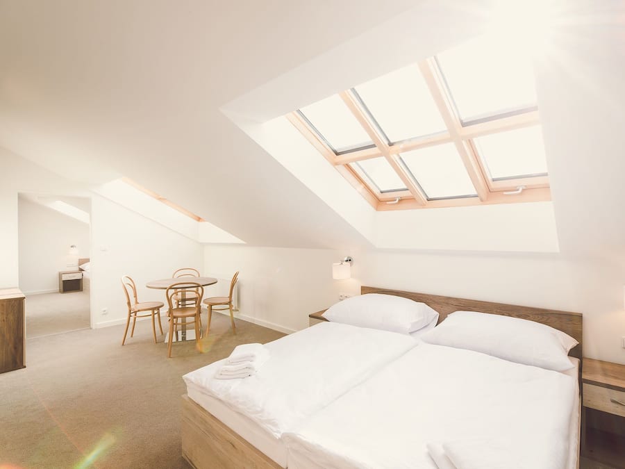 Roupa hipoalergénica, camas de colchão Select Comfort, minibar