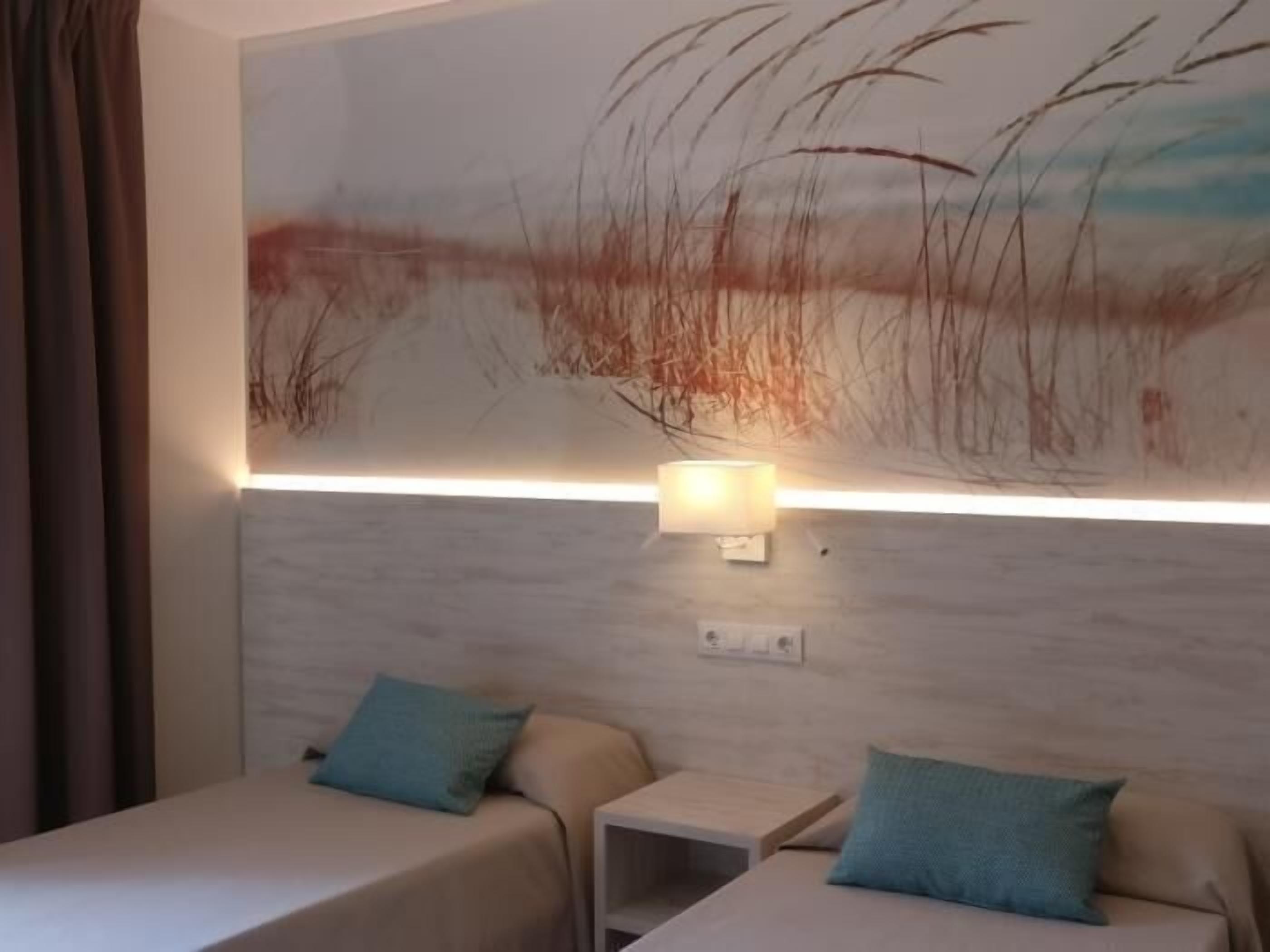 Apcostas Las Mariposas / Un Dormitorio - Lloret de Mar