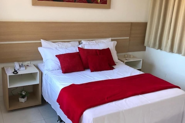 Frigobar, Wi-Fi de cortesia, roupa de cama