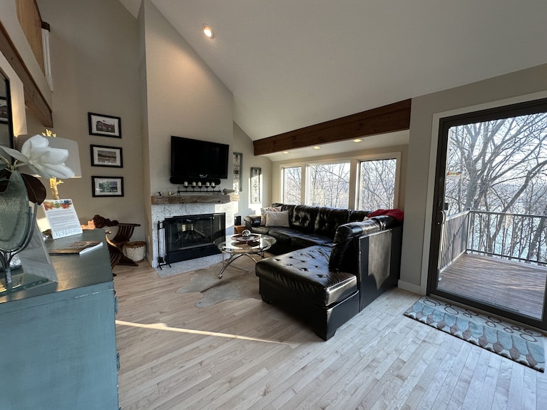 2br 2ba + 3rd Br Loft Cozy End Unit Lakefront Townhome Comfortably Sleeps 6! - Illinois