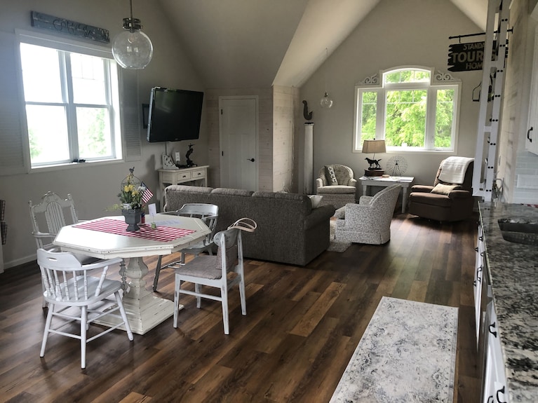 Newer, Spacious And Clean Cottage With River View! - Yellow River State Forest, Harpers Ferry