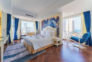 Prince Suite | Frigobar, cofres nos quartos, escrivaninha, cortinas blackout