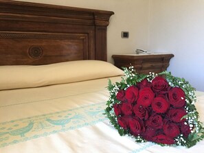 Quarto Duplo, no rés do chão | Minibar, cofre com capacidade para portátil, cortinas/cortinados opacos 