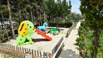 Área de recreio para crianças (ao ar livre)