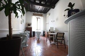 Pequeno-almoço continental diário (2 EUR por pessoa) 