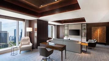 Suíte executiva | Frigobar, cofres nos quartos, individualmente decorados, escrivaninha