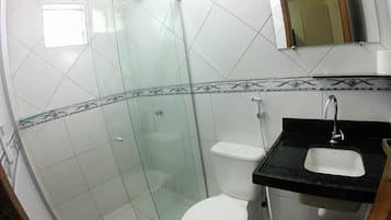 Chuveiro, produtos de toalete grátis