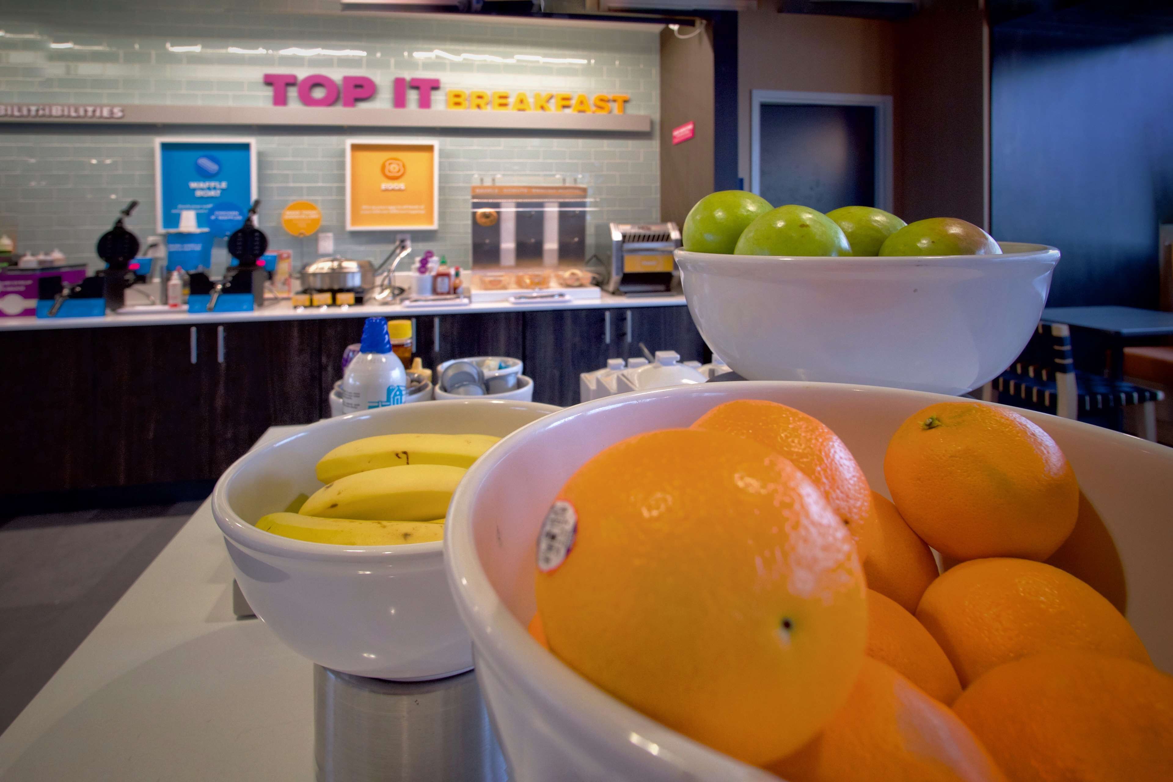 Café da manhã com buffet grátis todos os dias