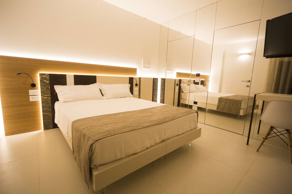 Quarto Duplo ou Twin Panorâmico, varanda, vista para o mar | Lençóis italianos Frette, roupa de alta qualidade, edredões de penas 