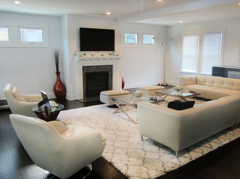 Beautiful, Mint, Clean, Spacious Inside And Out - Long Branch beach