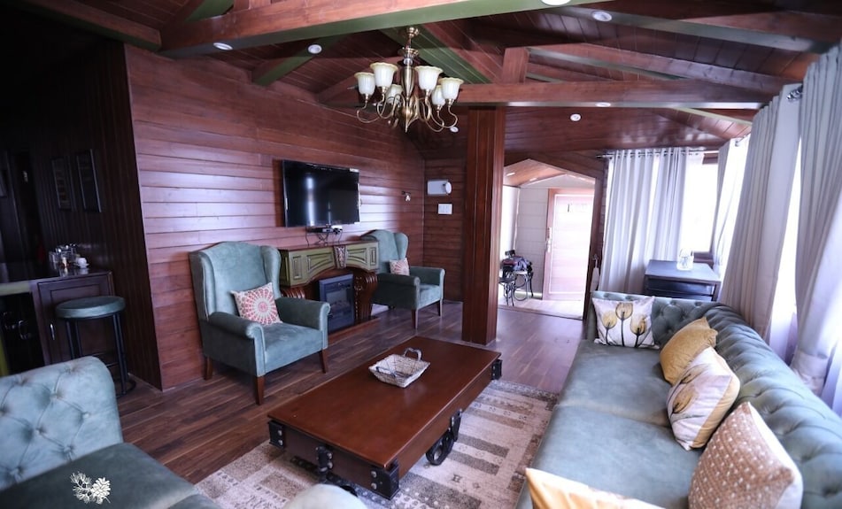 The Beautiful Log House - Uttarakhand