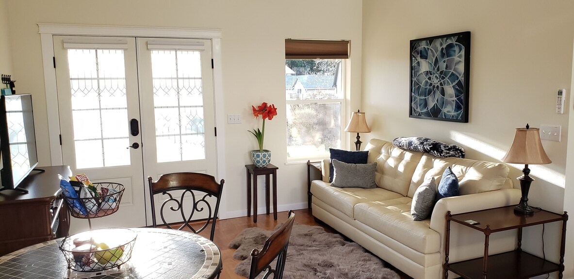 The Silverton Cottage- A Garden Retreat - Oregon