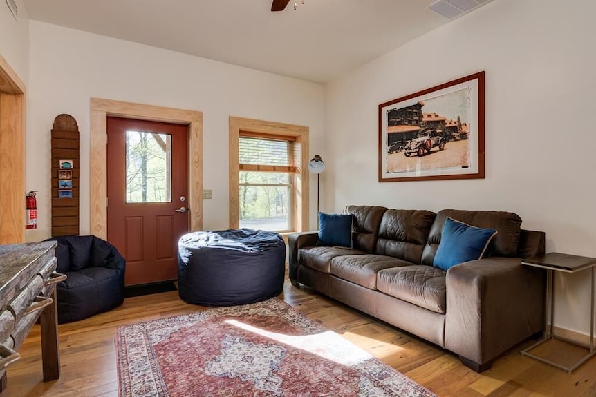 Lakey Gap Lodge - 4 Br Cabin - Black Mountain