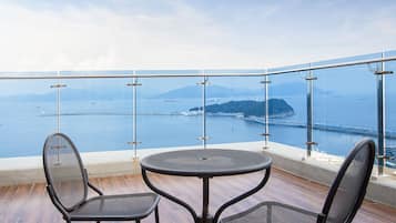 Royal Pool Villa - Additional payment 100,000 is required for pool use - F&B benefit | Vista do quarto