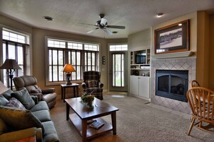 Condo, 1 quarto | Área de estar