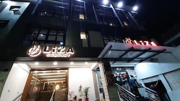Fachada do alojamento (tarde/noite)