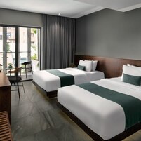 Quarto Twin Superior, Vista para a cidade | Minibar, cofre com capacidade para portátil, secretária 