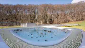 Sauna seca, banheira de hidromassagem, tratamentos corporais