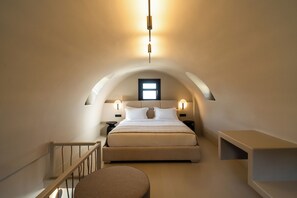 Split Level Cozy Suite with Caldera View | Roupas de cama premium, frigobar, cofres nos quartos