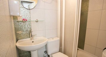 Um polibã, artigos de higiene pessoal grátis, um secador de cabelo 