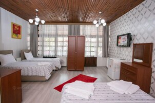 Quarto Quádruplo Deluxe | Minibar, secretária, quartos insonorizados, ferro/tábua de engomar 