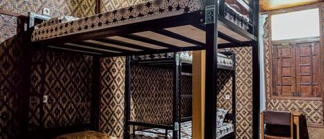 Quartos à prova de som, Wi-Fi de cortesia, roupa de cama