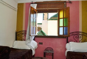 Secretária, cortinas/cortinados opacos, Wi-fi grátis 