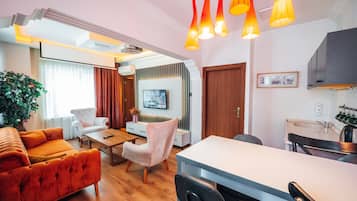Apartamento clássico, 1 quarto | 1 quarto, roupas de cama premium, escrivaninha, quartos à prova de som