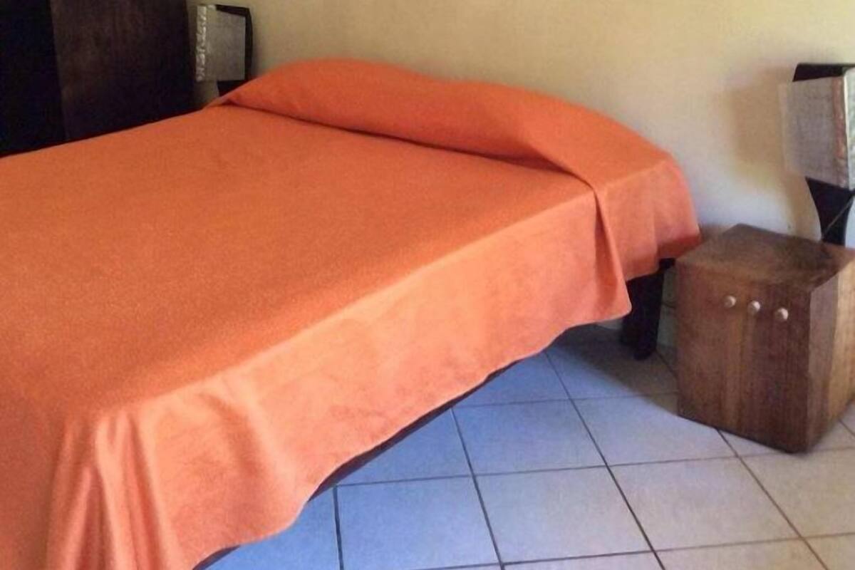 Cortinas/cortinados opacos, Wi-fi grátis, roupa de cama fornecida