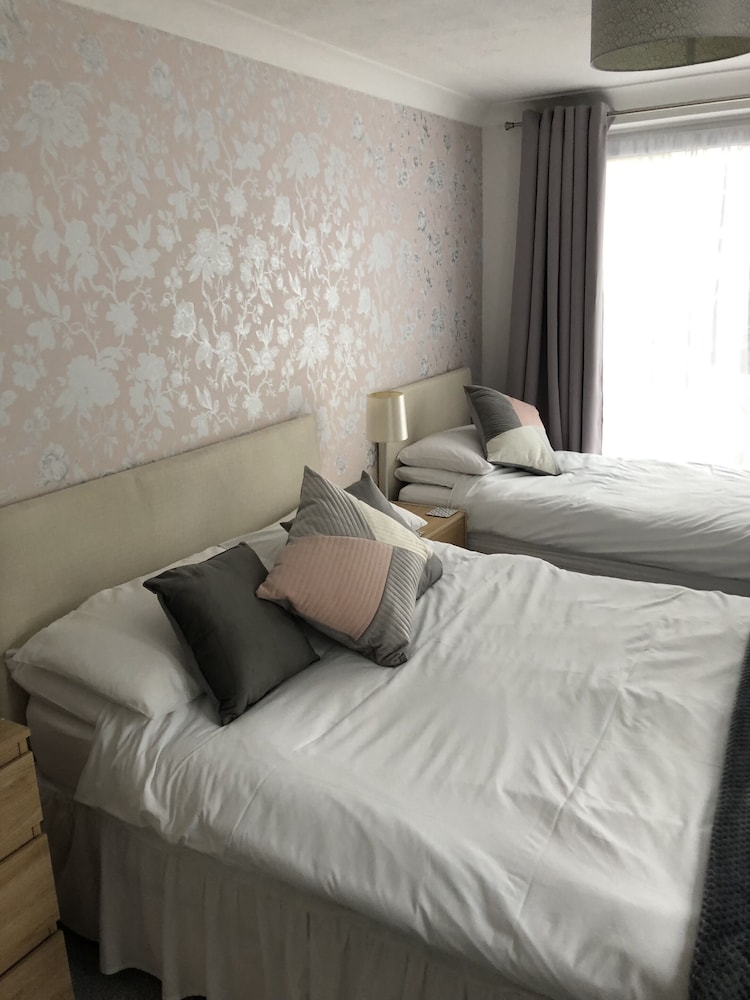 Basingstoke En Suite Room In Garden Annex - Basingstoke