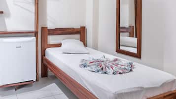 Quarto duplo básico | Wi-Fi de cortesia, roupa de cama