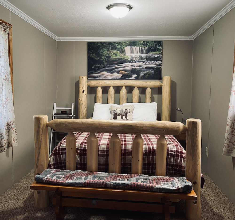 Falling Leaf Retreat Creek Frontage! Privacy! Near Trails, Big Manistee River - Michigan