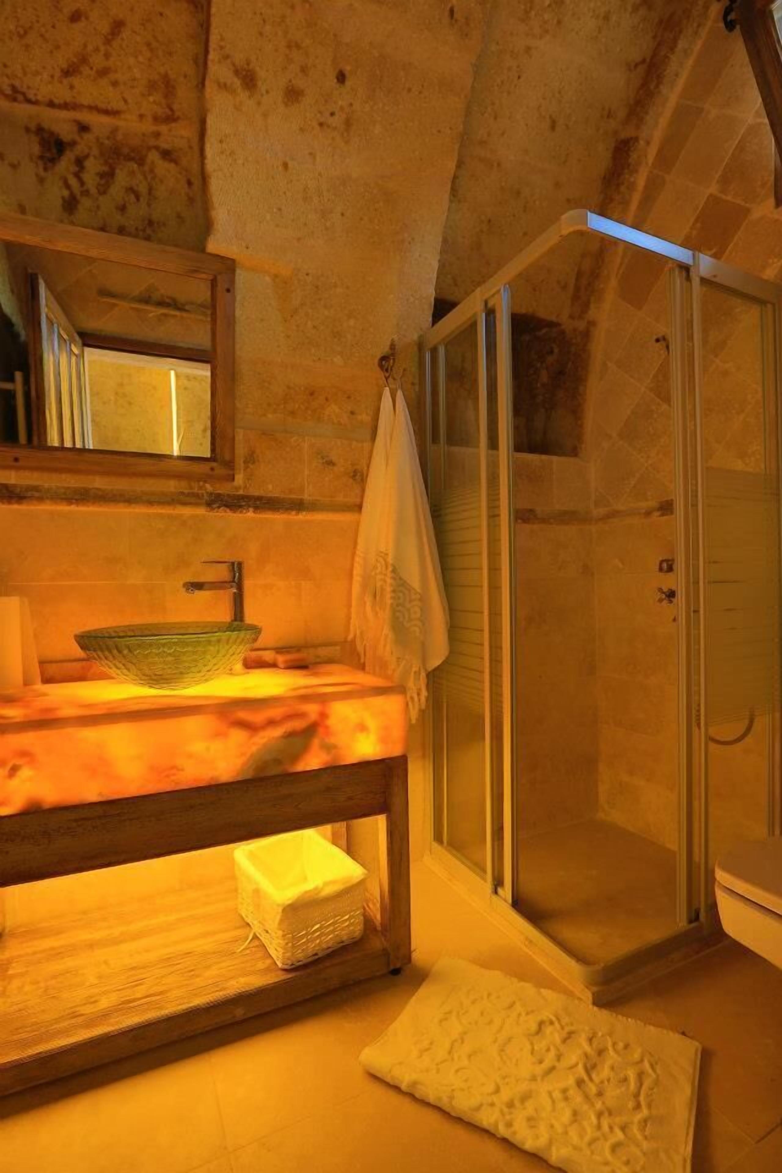 Suite Deluxe | Casa de banho | Artigos de higiene pessoal grátis, um secador de cabelo, roupões 
