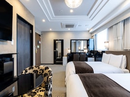Quarto Twin Deluxe, não fumadores | Edredões de penas, secretária